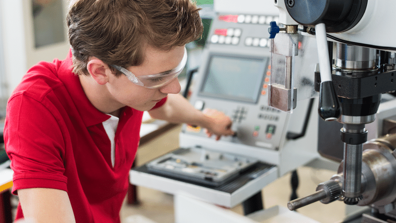 Lehre als Polymechaniker/in EFZ